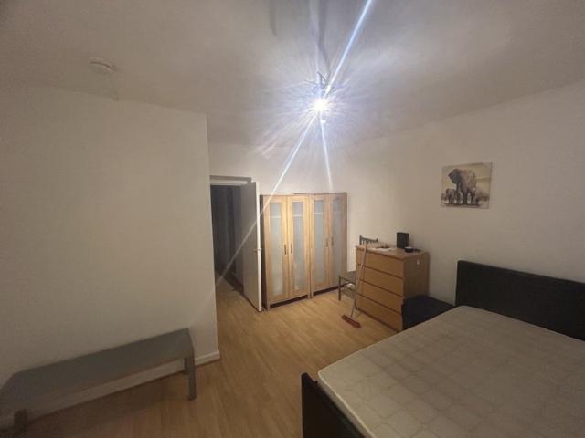 1 bedroom apartment close to city centre