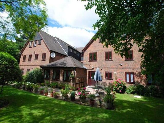 1 Bedroom Apartment Coulsdon Greater London LS99773826