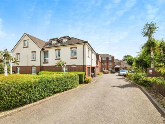 1 Bedroom Apartment Crawley West Sussex 98766164