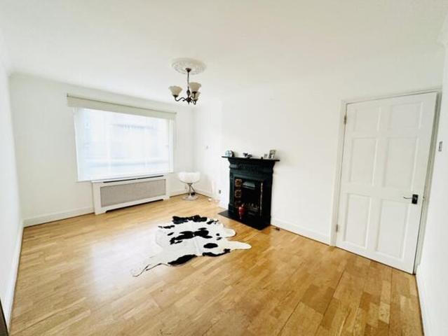 1 Bedroom Apartment Ealing Greater London 98968837