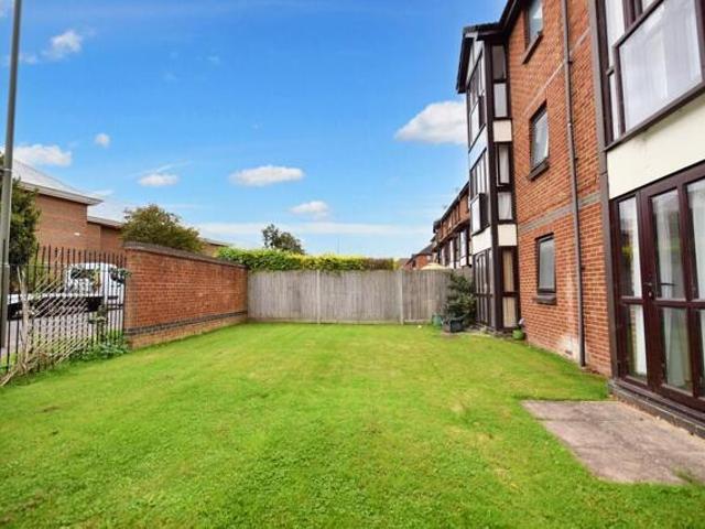 1 Bedroom Apartment Epsom Surrey 99130067