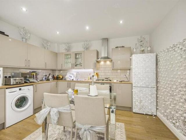 1 Bedroom Apartment Epping Forest Great London 100058327