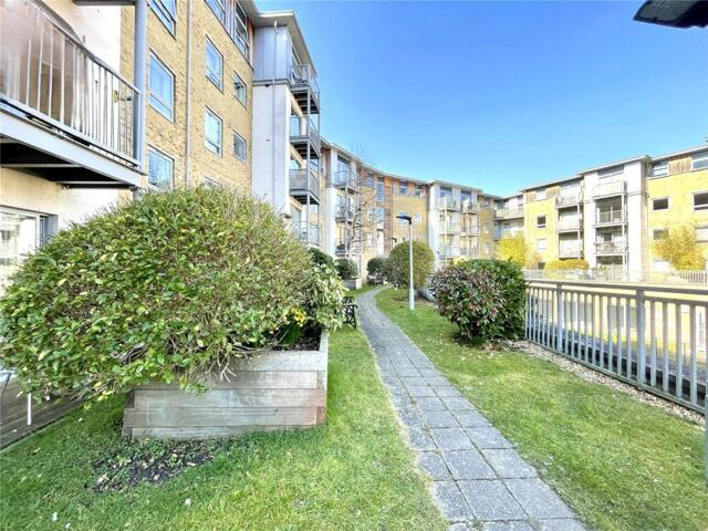 1 Bedroom Apartment Farnborough Hampshire 98335708