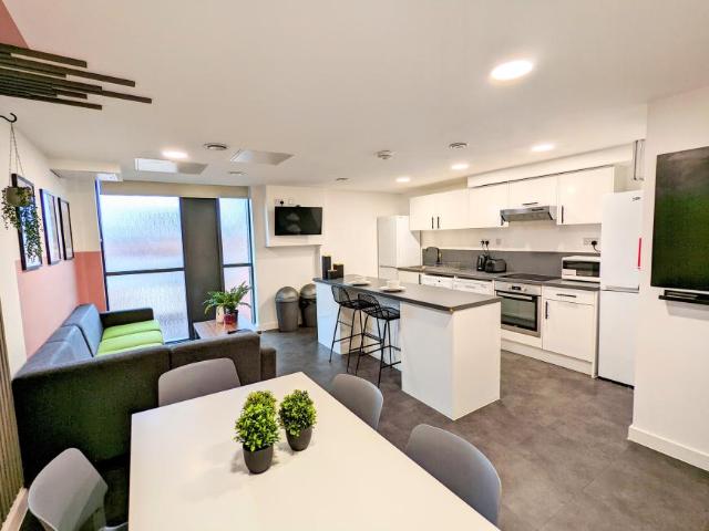 1 Bedroom Apartment Five Ways West Midlands 99974661