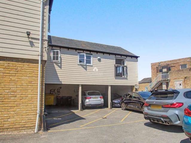 1 Bedroom Apartment Flat