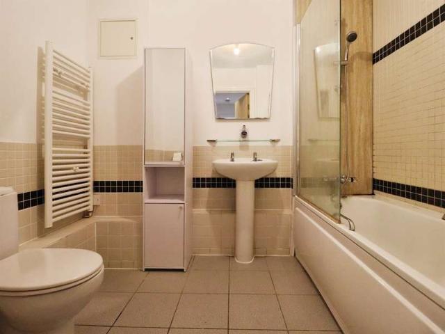1 Bedroom Apartment Flat