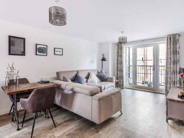 1 Bedroom Apartment Flat