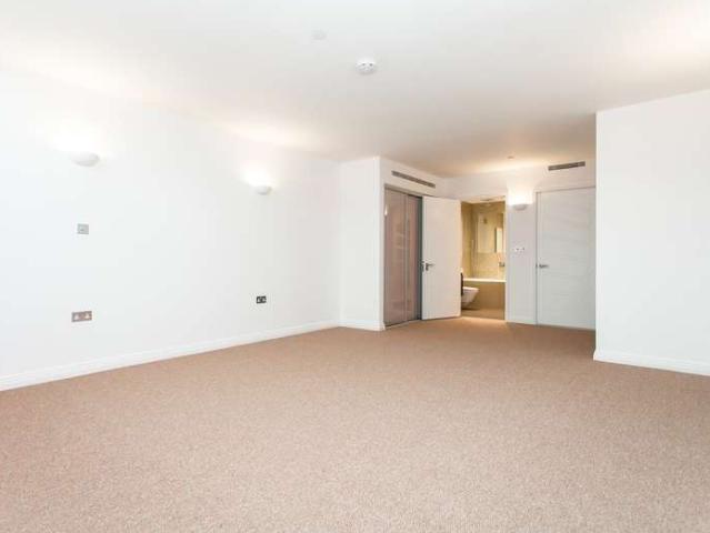 1 Bedroom Apartment Flat