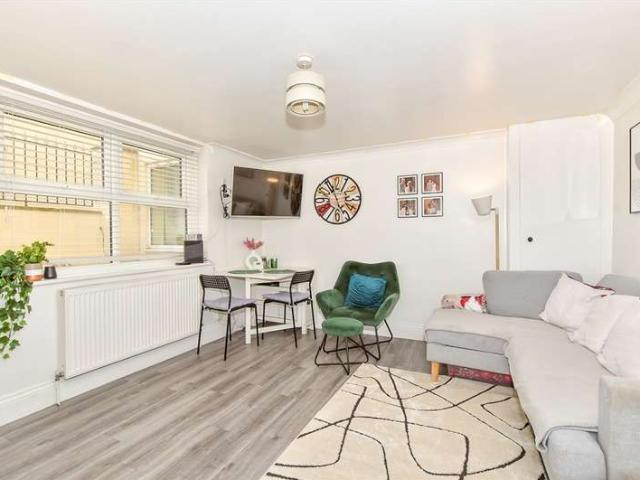 1 Bedroom Apartment Flat