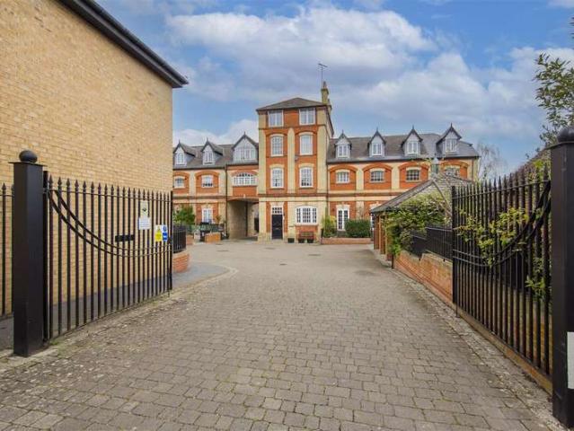 1 Bedroom Apartment Flat