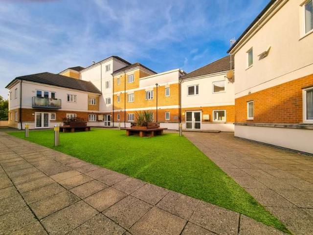 5 Bedroom Apartment Flat