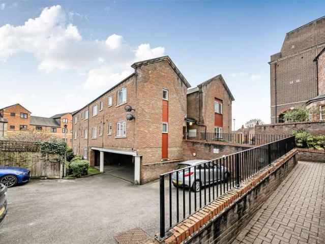 1 Bedroom Apartment Flat