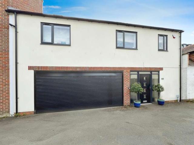 1 Bedroom Apartment Flat