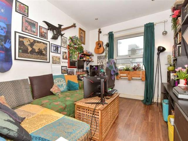 1 Bedroom Apartment Flat