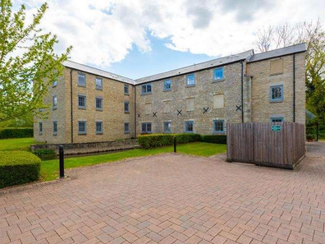 1 Bedroom Apartment Flat