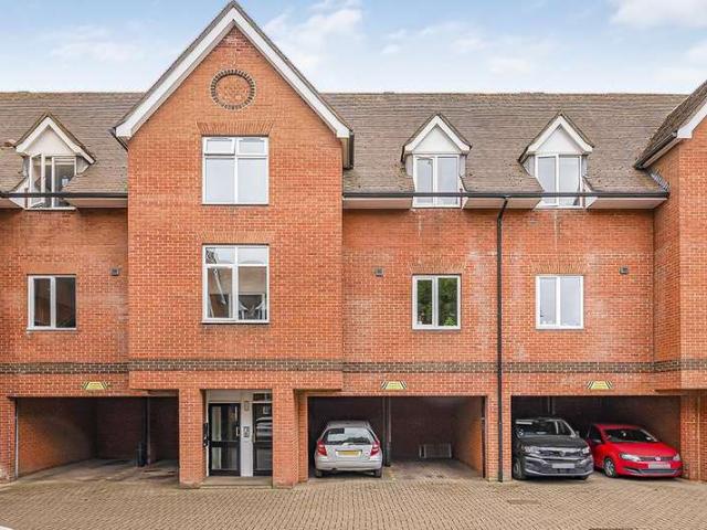1 Bedroom Apartment Flat