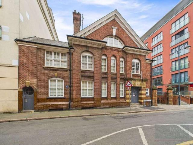 1 Bedroom Studio Flat