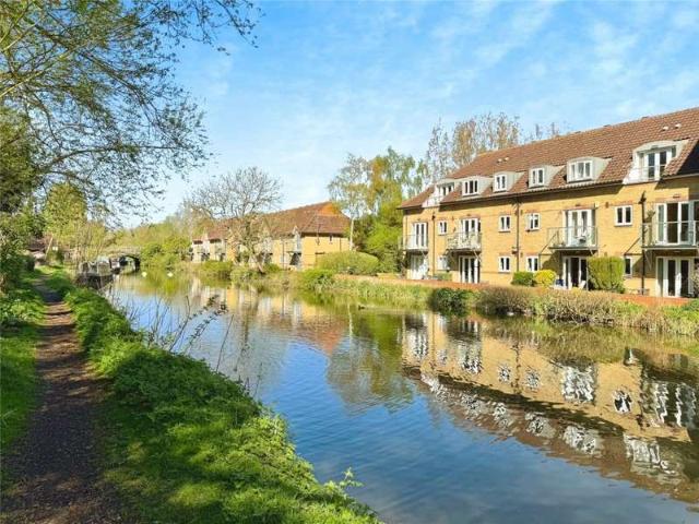 1 Bedroom Apartment Flat
