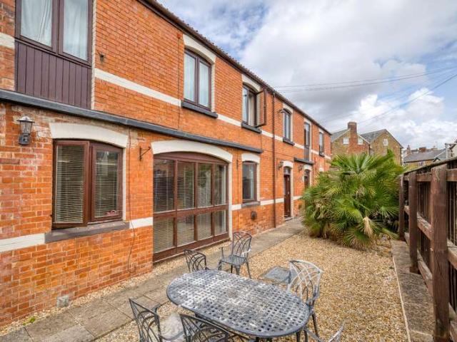 1 Bedroom Apartment Flat