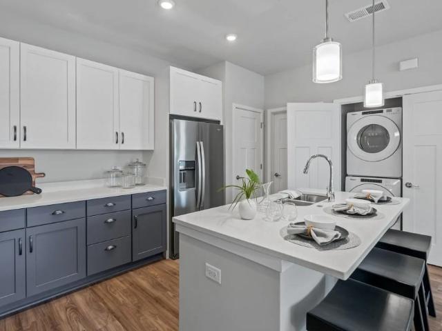 1 Bedroom Apartment for Rent at Moon Lake Blvd & Autumn Dr, Hoffman Estates, IL 60169