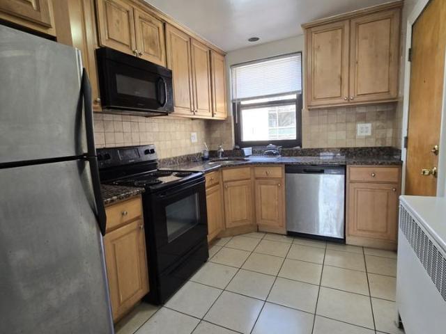 1 Bedroom Apartment for Rent at N Ridge Blvd #3W, Chicago, IL 60645 Rogers Park