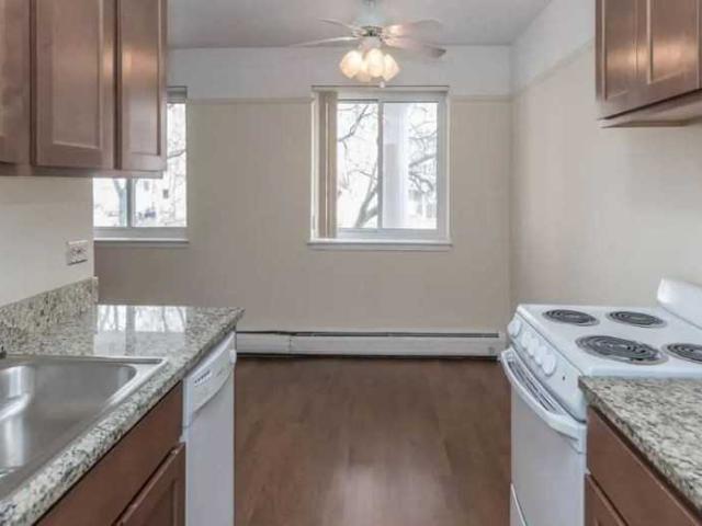 1 Bedroom Apartment for Rent at N Winthrop Ave & W Granville Ave, Chicago, IL 60660 Edgewater