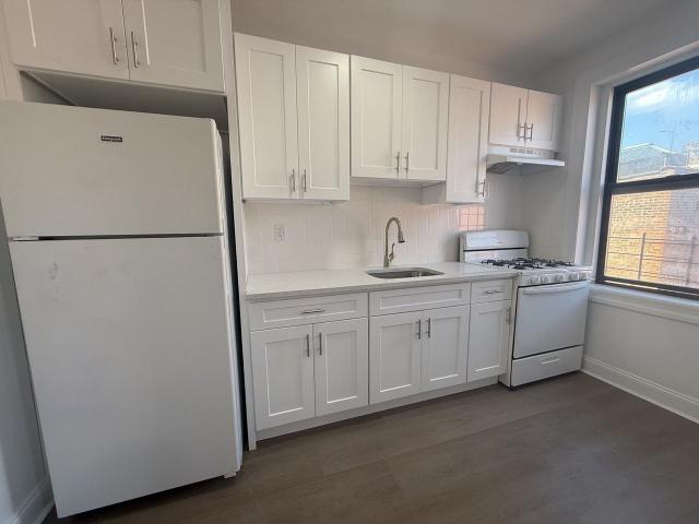 1 Bedroom Apartment for Rent at E 198th St, New York, NY 10458 Fordham Manor