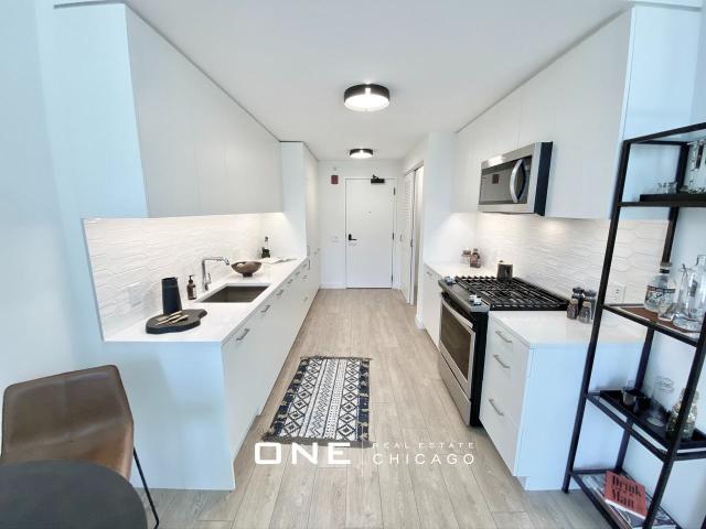 1 Bedroom Apartment for Rent at W Madison & Green, Chicago, IL 60607 Near West Side