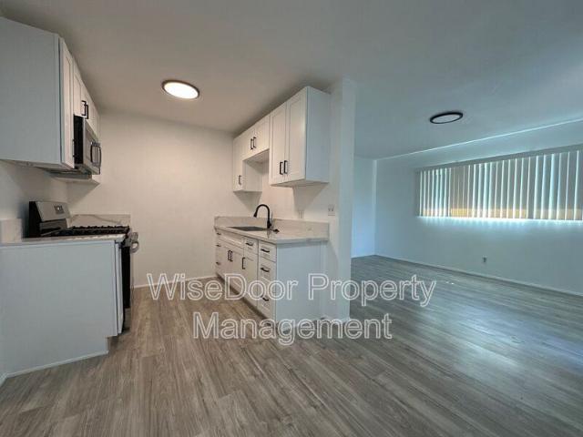 1 Bedroom Apartment for Rent at 1409 W Lingan Ln #11, Santa Ana, CA 92704