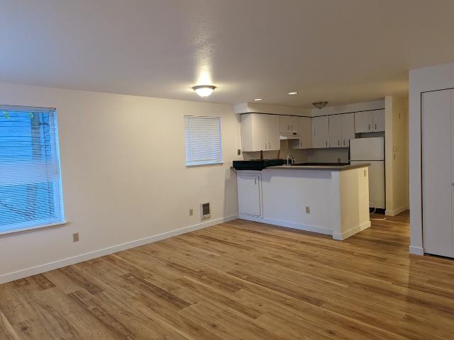 1 Bedroom Apartment for Rent at 1421 4th Ave W #202, Seattle, WA 98119 Lower Queen Anne