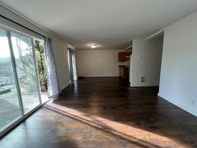 1 Bedroom Apartment for Rent at 1425 S Puget Dr #I1, Renton, WA 98055