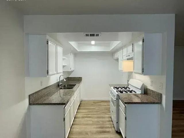 1 Bedroom Apartment for Rent at 15000 Burbank Blvd #202, Los Angeles, CA 91411 Sherman Oaks
