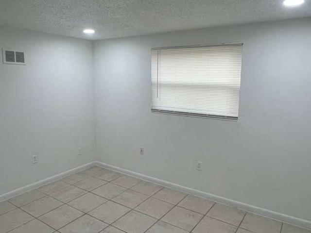1 Bedroom Apartment for Rent at 1501 E 142nd Ave, University, FL 33613 Cross Fletcher