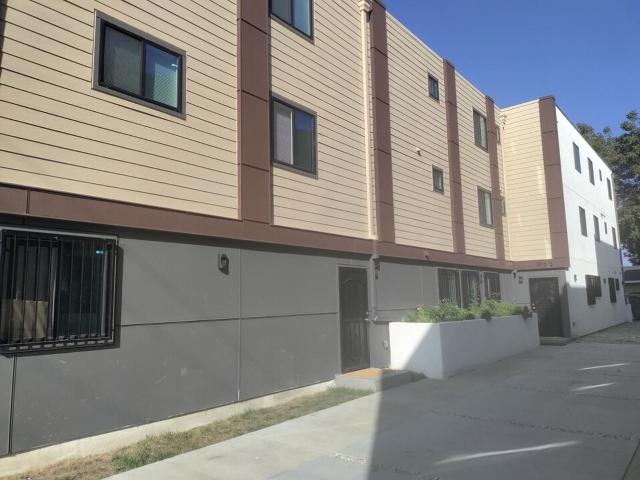 1 Bedroom Apartment for Rent at 1575 1/2 W 37th Pl #206, Los Angeles, CA 90018 Congress North