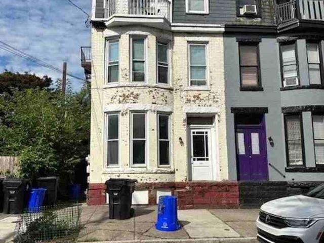 1 Bedroom Apartment for Rent at 1602 Green St #1R, Harrisburg, PA 17102 Old Uptown Historic District