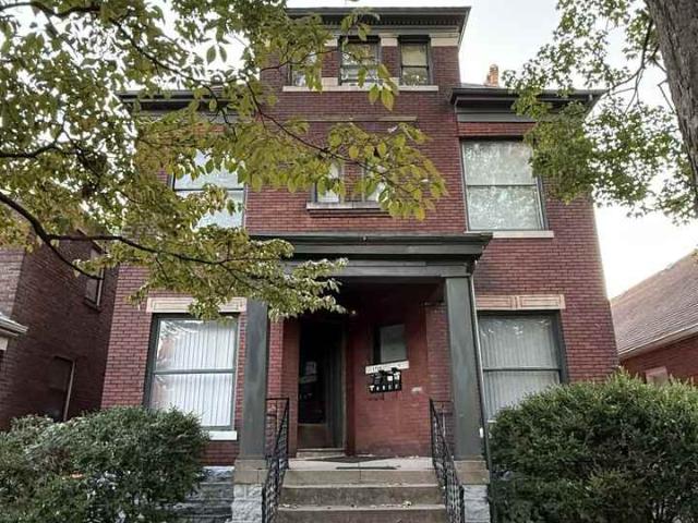 1 Bedroom Apartment for Rent at 1719 S 4th St #4, Louisville, KY 40208 Old Louisville