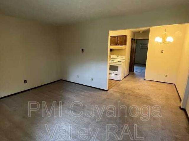 1 Bedroom Apartment for Rent at 1757 S Arlington St #2, Akron, OH 44306 Ellet