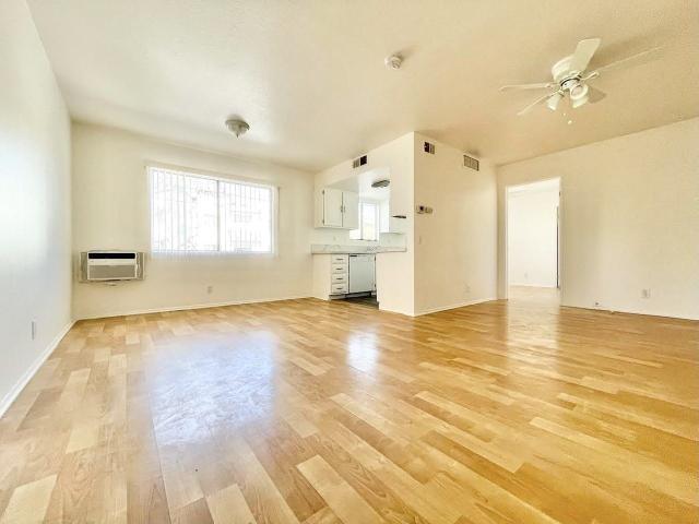 1 Bedroom Apartment for Rent at 18526 Calvert St #6A, Los Angeles, CA 91335 Tarzana