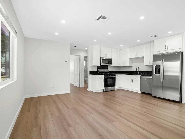 1 Bedroom Apartment for Rent at 1902 N Hollywood Way #1, Burbank, CA 91505 Northwest District