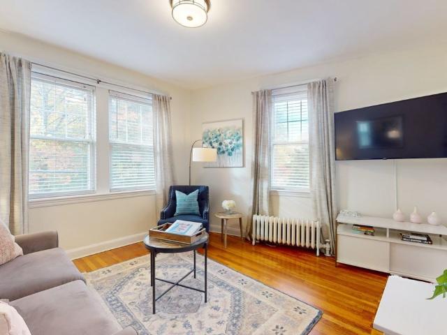 1 Bedroom Apartment for Rent at 191 Kent St #3, Brookline, MA 02446 Coolidge Corner