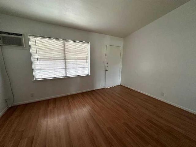1 Bedroom Apartment for Rent at 1023 Lyndon St #1, Houston, TX 77030 Astrodome