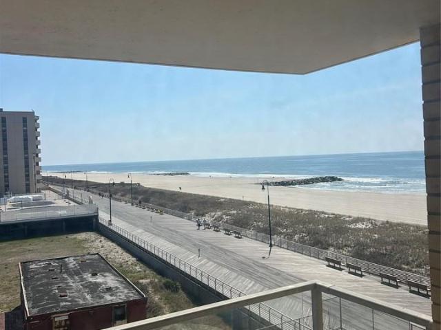 1 Bedroom Apartment for Rent at 10 Monroe Blvd #5c, Long Beach, NY 11561 East End South