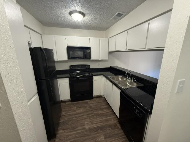 1 Bedroom Apartment for Rent at 11255 Huebner Oaks, San Antonio, TX 78230