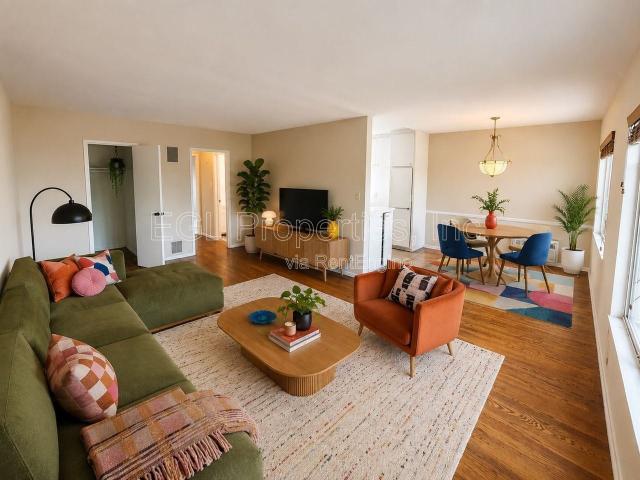 1 Bedroom Apartment for Rent at 1168 N Curson Ave #12, West Hollywood, CA 90046 West Hollywood