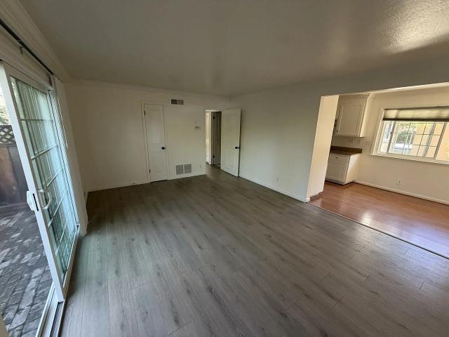 1 Bedroom Apartment for Rent at 124 Buckthorn Way #7, Menlo Park, CA 94025