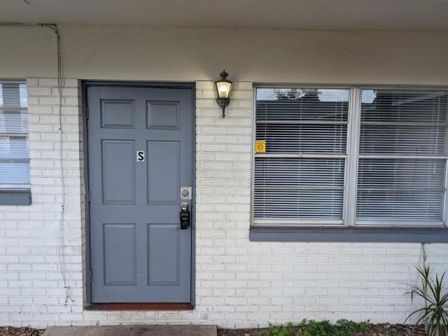 1 Bedroom Apartment for Rent at 124 S Montclair Ave Apt S #124S, Brandon, FL 33511