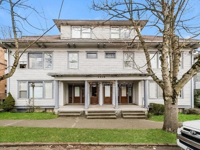 1 Bedroom Apartment for Rent at 1319 6th Ave #C, Tacoma, WA 98405 Central
