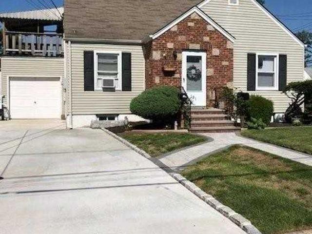 1 Bedroom Apartment for Rent at 131 Chestnut St, Lynbrook, NY 11563 Lynbrook