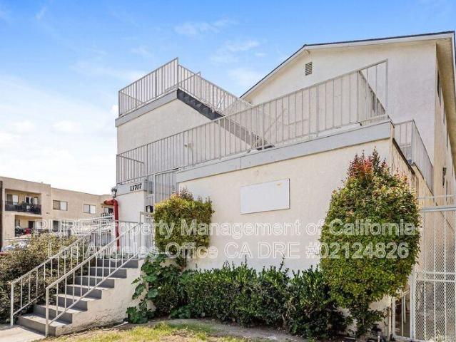 1 Bedroom Apartment for Rent at 13707 Yukon Ave #4, Hawthorne, CA 90250 East Hawthorne