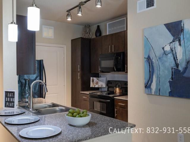 1 Bedroom Apartment for Rent at 2600 Ella Blvd #21EA, Houston, TX 77008 Greater Heights